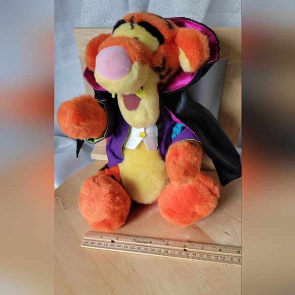 Disney | Holiday | Disney Store Posable Vampire Dracula Tigger ...